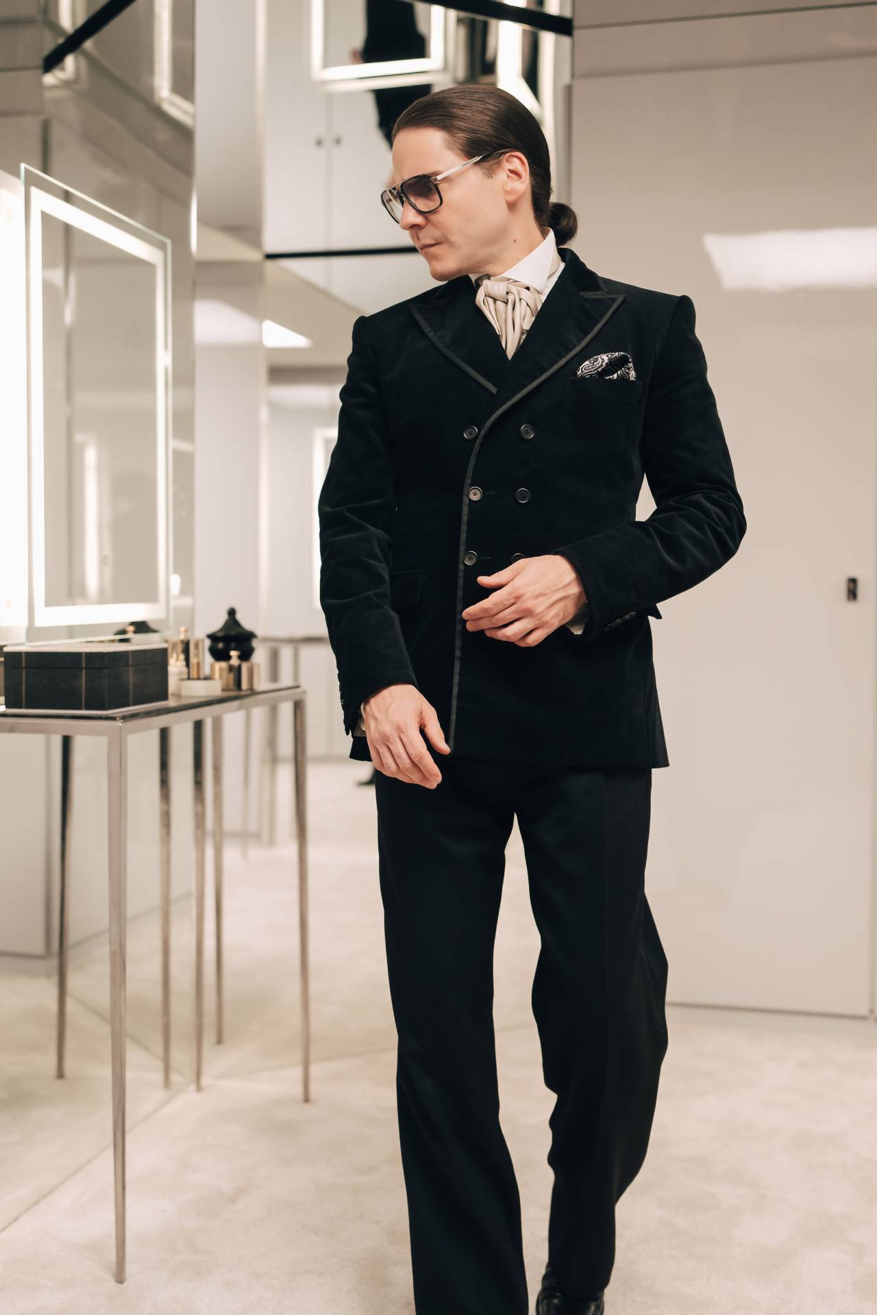 Quién es quién es 'Becoming Karl', la serie sobre Karl Lagerfeld