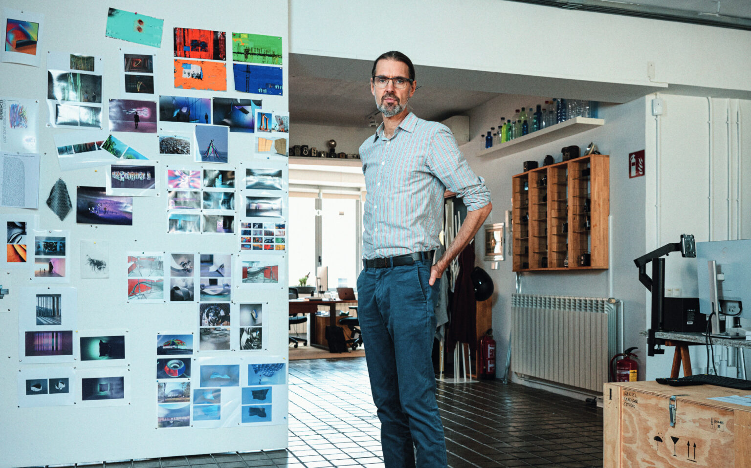 Daniel Canogar, el artista que reflexiona sobre el poder de la pantalla