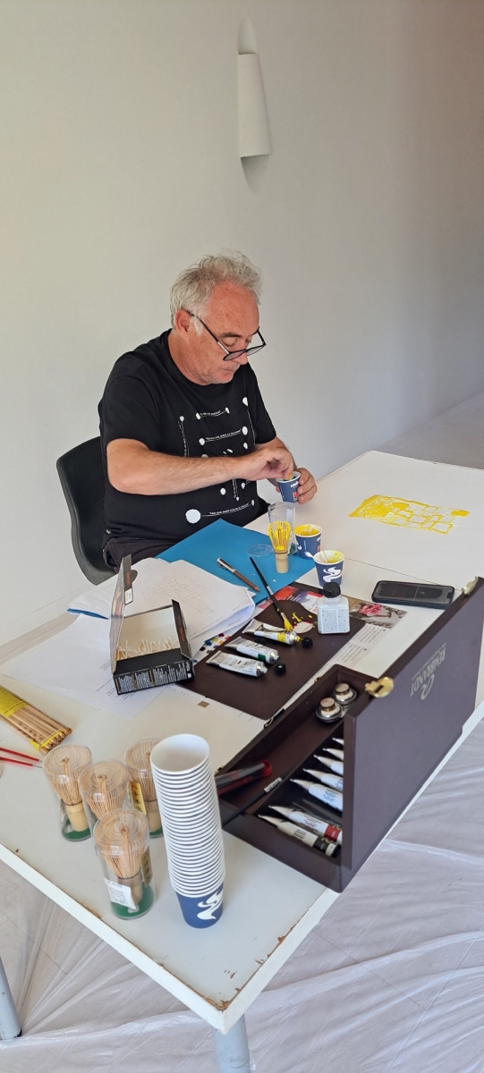 Ferran Adrià aporta su arte al nuevo catálogo de Vila Viniteca